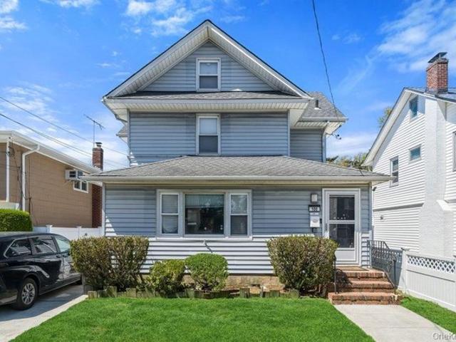 100 Spruce St, West Hempstead, NY 11552