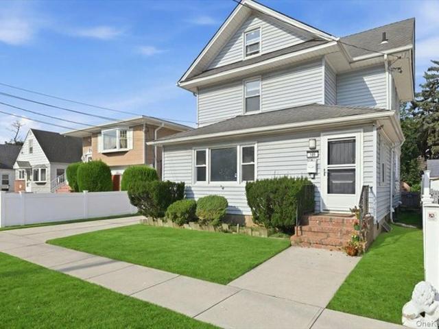 100 Spruce St, West Hempstead, NY 11552