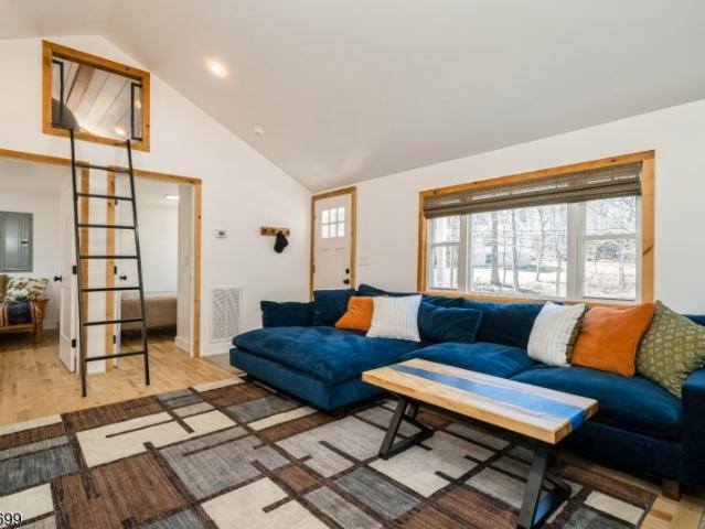 100 Poplar Ln