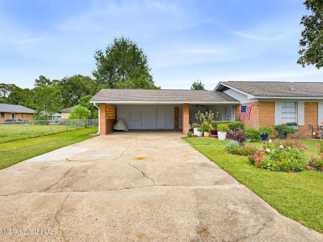 100 Pampas Drive