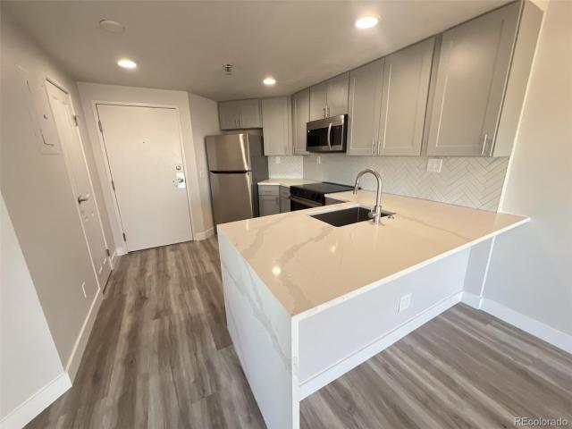 100 Park Avenue W # 1405