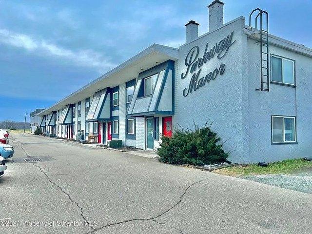 100 Parkway Blvd, Kingston, PA 18704
