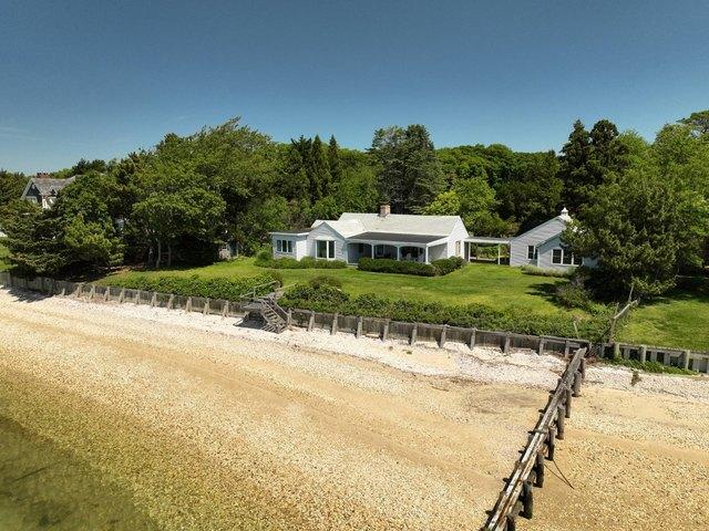 100 Peconic Ave, Shelter Island, NY 11964