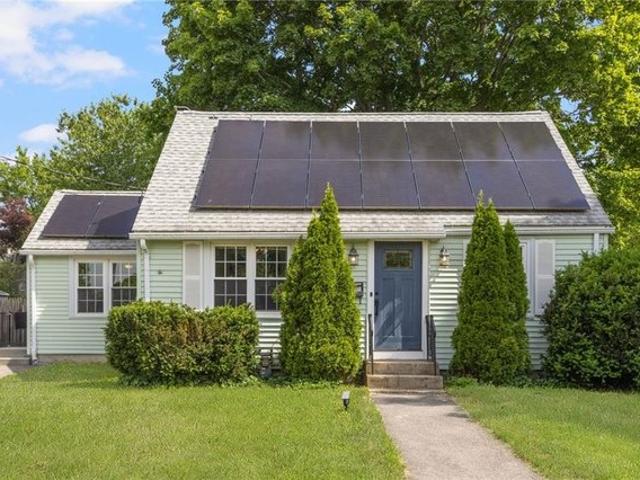 100 Penguin Ave, Warwick, RI 02818