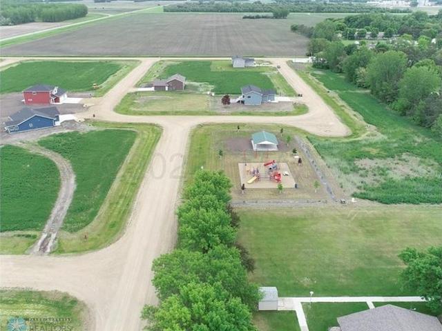 100 Pine Dr, Hankinson, ND 58041