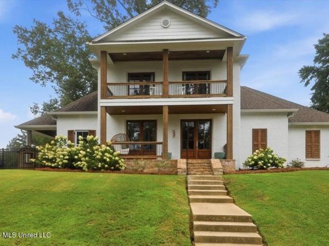 100 Pine Ridge Dr, Canton, MS 39046
