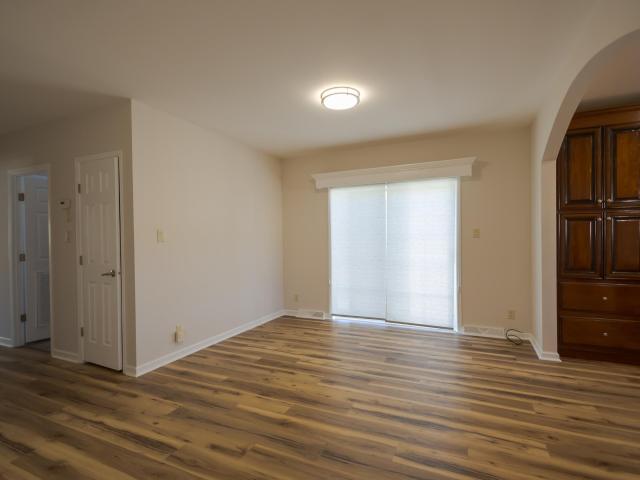 100 Pinetree Ln