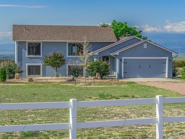 100 Pleasure Trl, Penrose, CO 81240