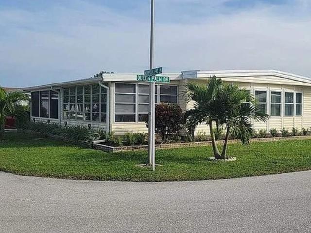 100 Queen Palm Dr, Naples, FL 34114
