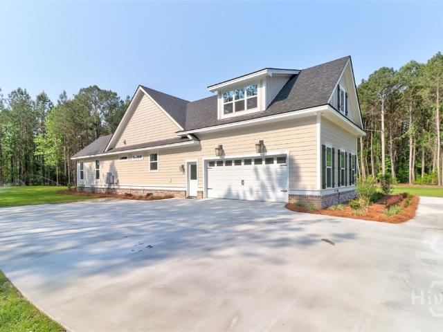 100 Roberts Road