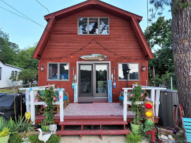 100 Reeves Bay Trail