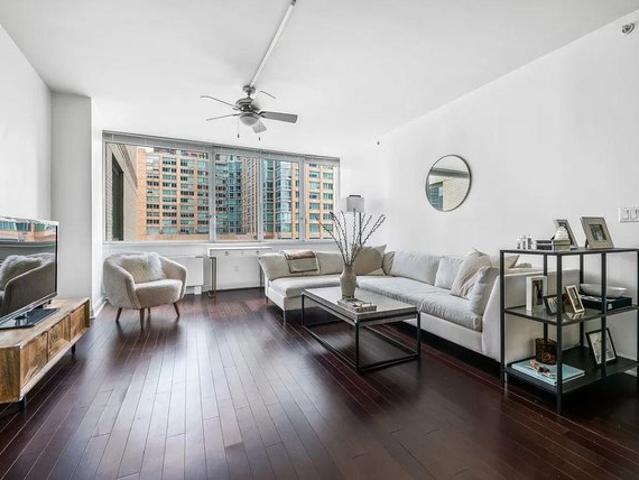 100 Riverside Blvd Apt 5B, New York, NY 10069
