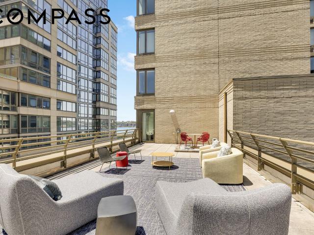 100 Riverside Boulevard 6R