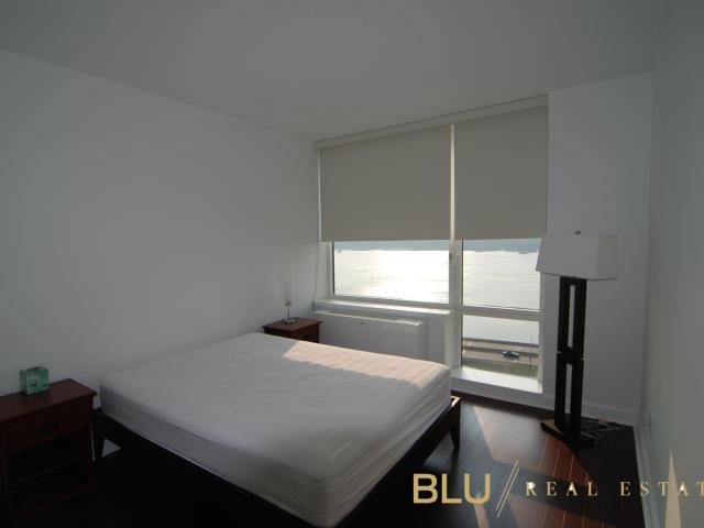 100 Riverside Boulevard 16 E