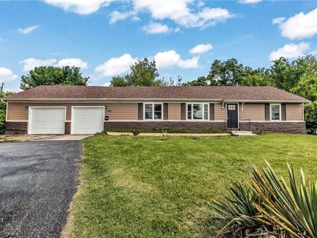 100 W 99th St, Kansas City, MO 64114