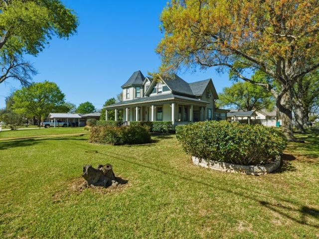 100 W 11th St, Elgin, TX 78621 | MLS #8341 | Compass