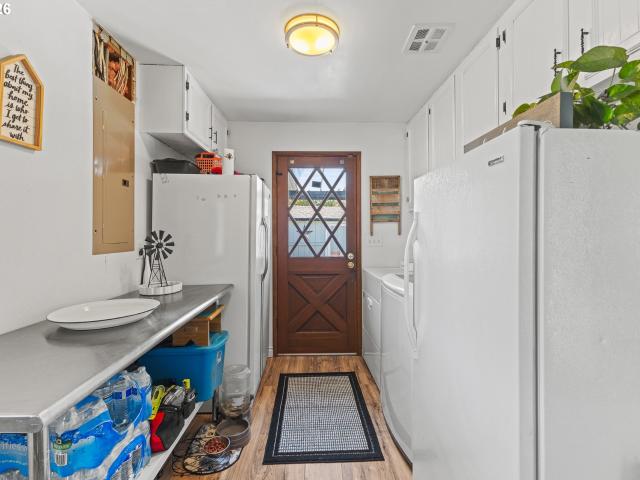 100 W 17TH ST