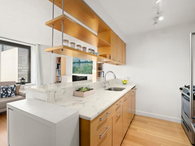 100 W 39TH Street 43J