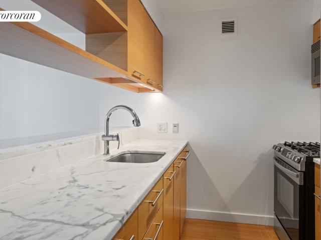 100 W 39TH Street 39J