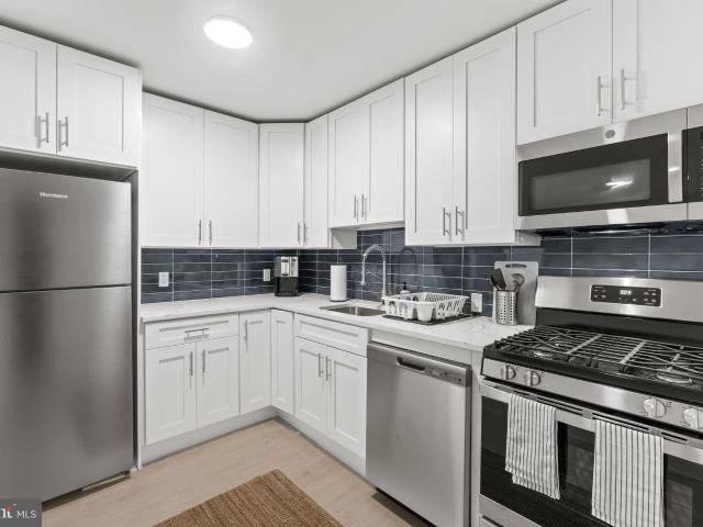 100 W Taylor Run Pkwy, Unit 8, Alexandria, VA 22314 | MLS #VAAX2052 | Compass