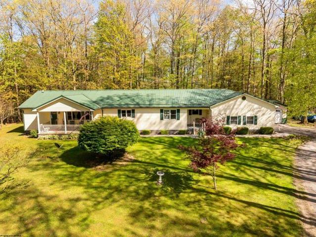100 W Youghiogheny Dr, Aurora, WV 26705