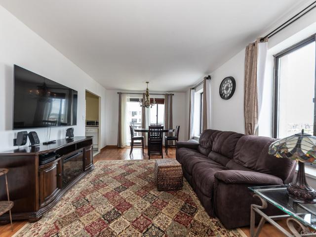 100 W Broadway 7F