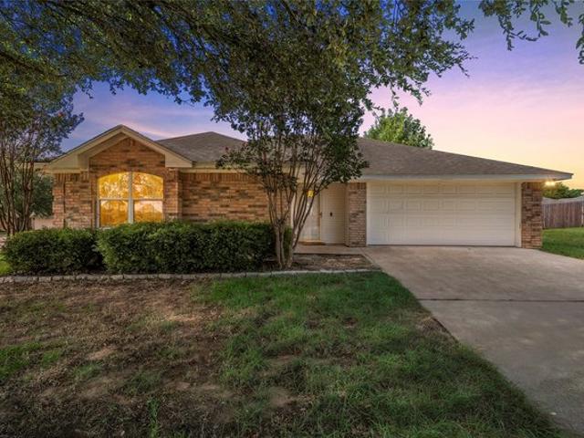 100 W Jade Dr, Hewitt, TX 76643