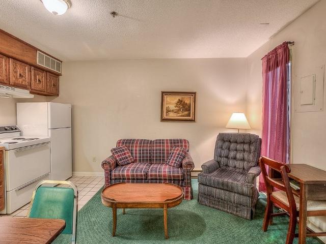 100 W Lincoln St # 106