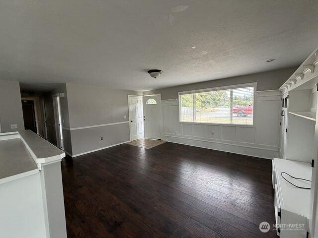 100 W Robert Place