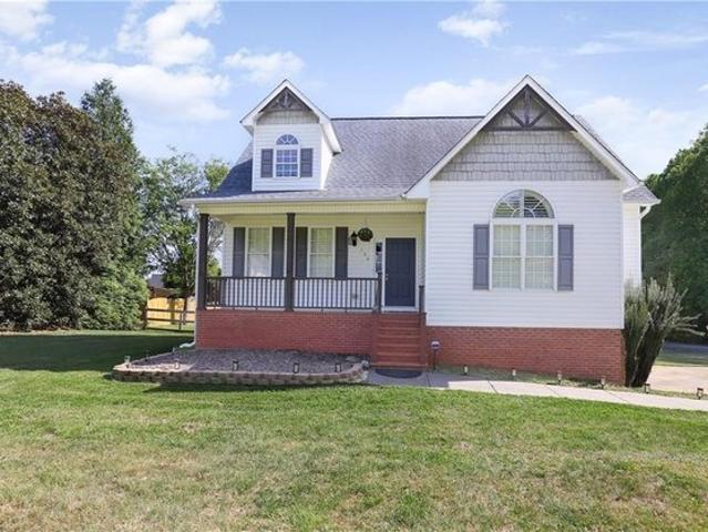 100 Woodstaff Rd, Kernersville, NC 27284