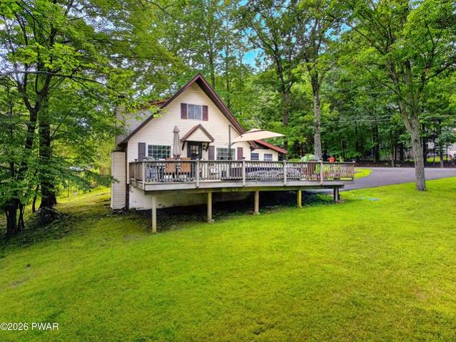 100 Westwood Dr, Dingmans Ferry, PA 18328