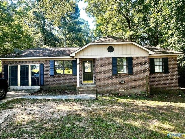 100 Whisperwood Dr, Somerville, AL 35670