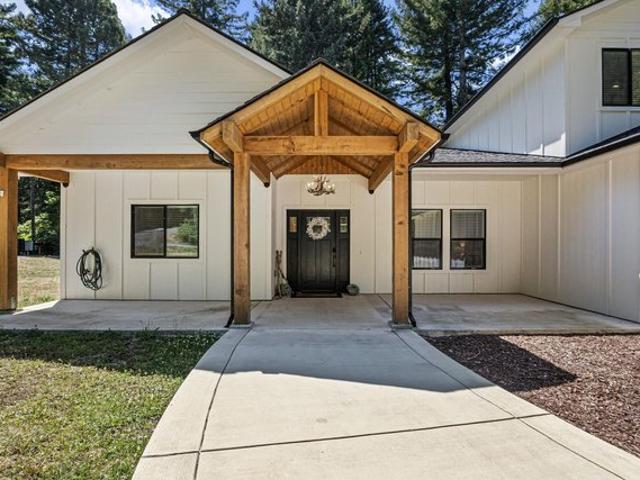 100 Tolowa Rd, Crescent City, CA 95531