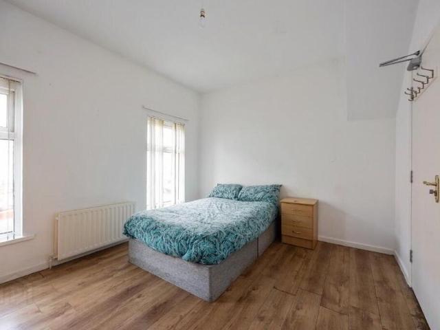 100 Tates Avenue, Belfast, BT9 7BZ