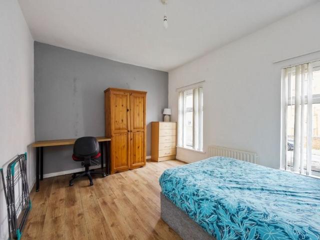 100 Tates Avenue, Belfast BT9 7BZ
