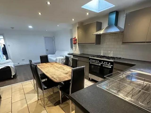 100 Teignmouth Road, Stirchley, B29 7AY, United Kingdom | Room for rent #131711149 | Rentberry