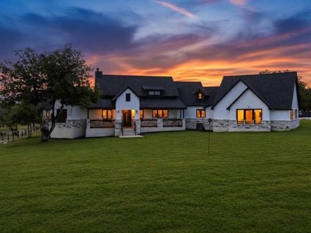 100 Timber Rdg, La Vernia, TX 78121