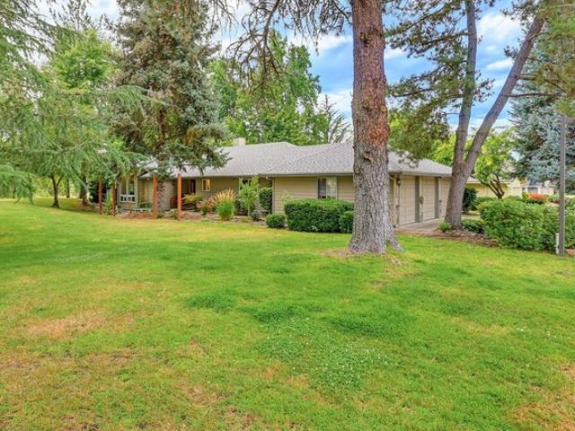 100 Twisted Pines Dr, Grants Pass, OR 97527