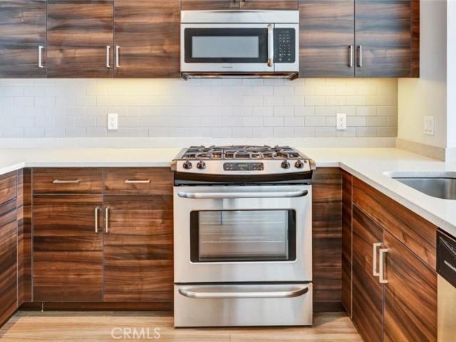 100 Van Ness Avenue 2413
