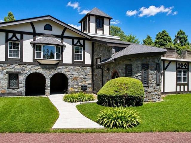 100 Van Sant Ave, Linwood, NJ 08221