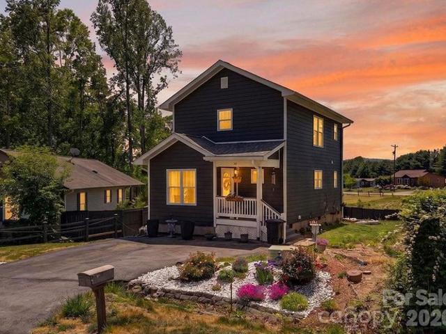 100 Victoria Springs Dr, Flat Rock, NC 28731