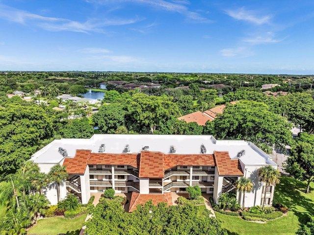 10143 Mangrove Dr Apt 203, Boynton Beach, FL 33437