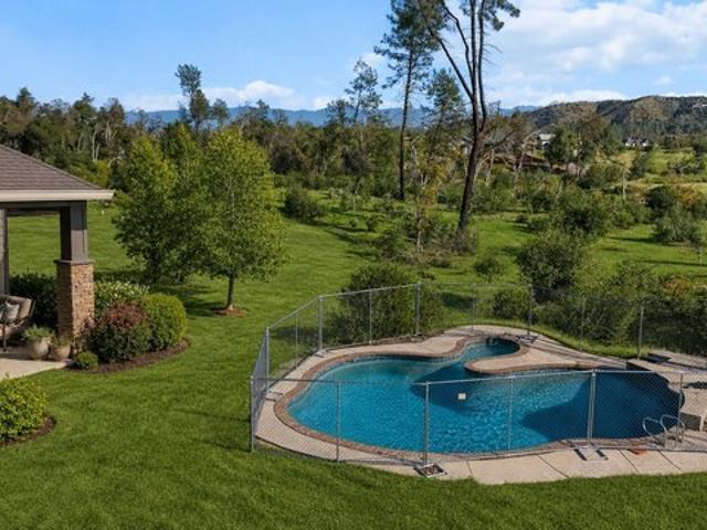 10141 Sandy Ln, Redding, CA 96001