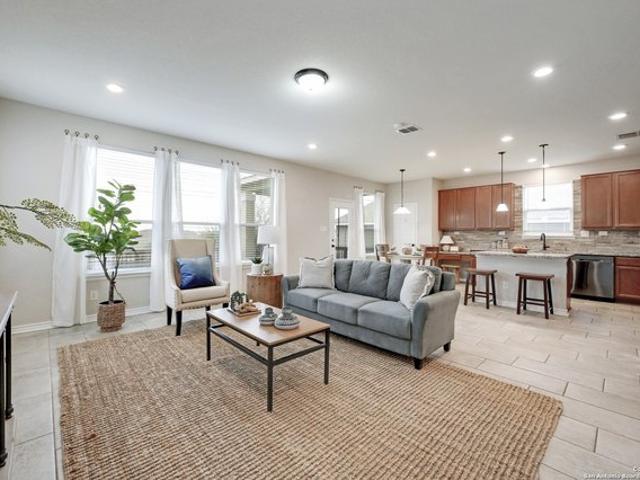 10142 Overlook Cyn, San Antonio, TX 78245