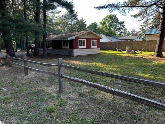 10149 Beverly Dr, Saint Helen, MI 48656