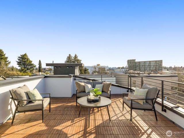 1014 B NE 70th Street