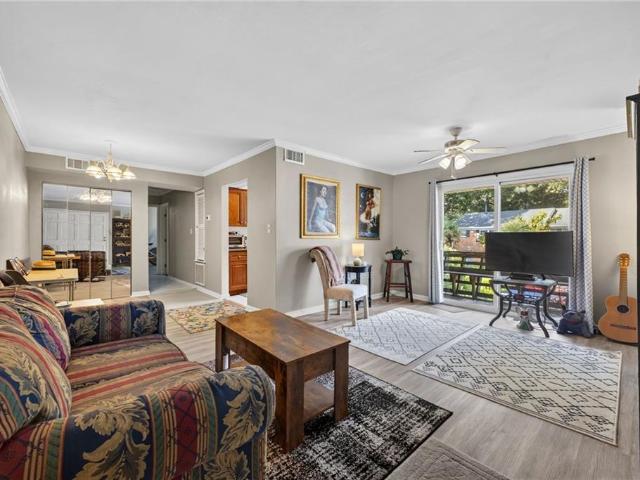 1014 Barclay SQ