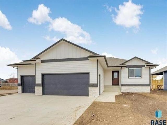 1014 Birch St, Harrisburg, SD 57032