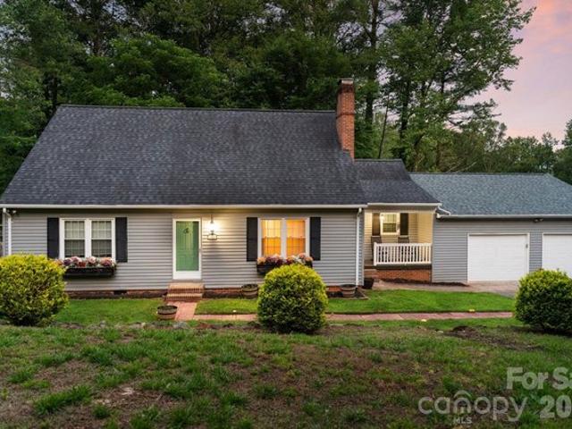 1014 Bramblewood Ct NE, Lenoir, NC 28645