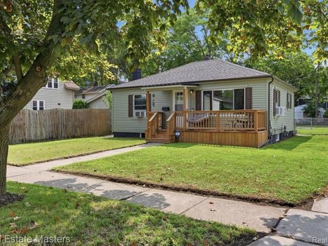 1014 Cypress St, Port Huron, MI 48060